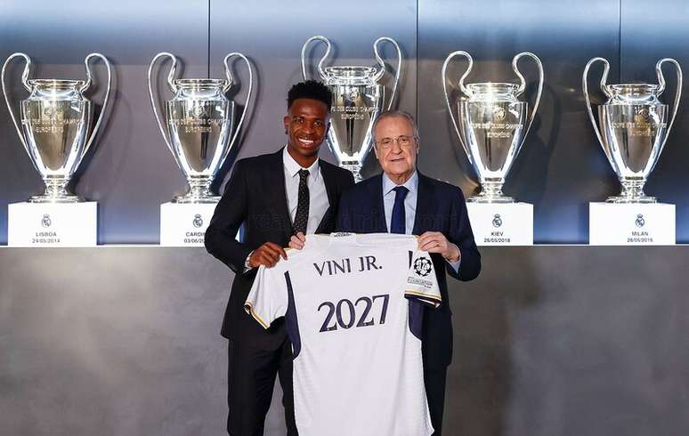 Real Madrid oficializa renovação com Vini Jr