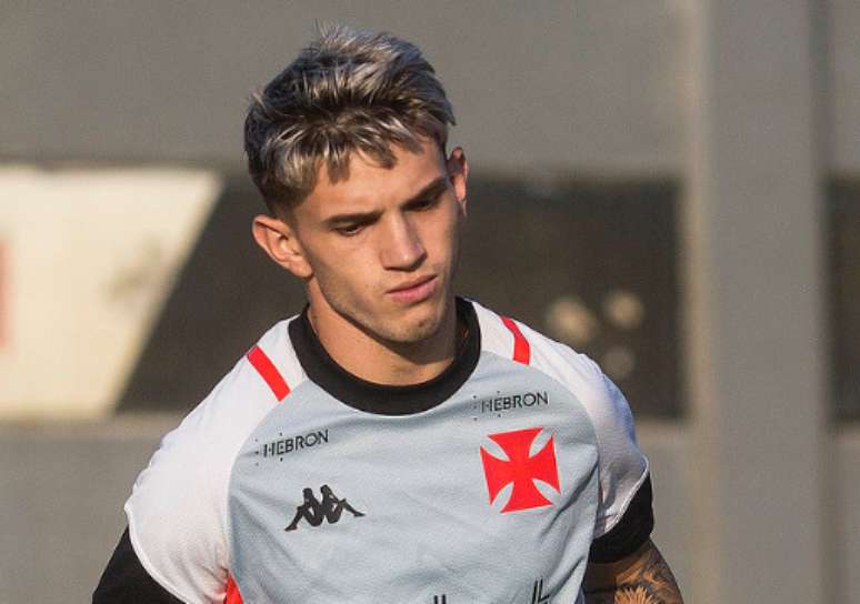 Orellano, do Vasco, não atua mais na temporada