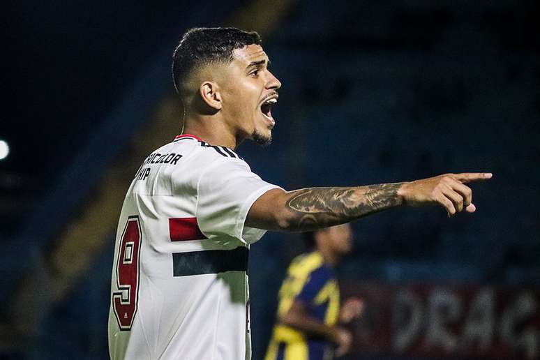 São Paulo recorre à base contra o Fluminense e já projeta 2024