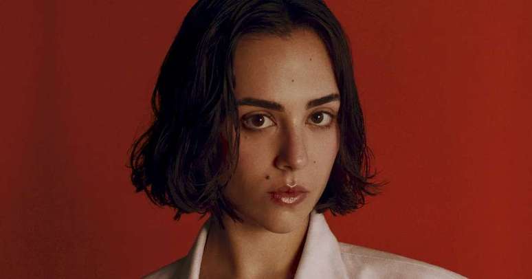 Lara, nova contratada da Virgin, lança 'Faíscas', com produção de Mahmundi