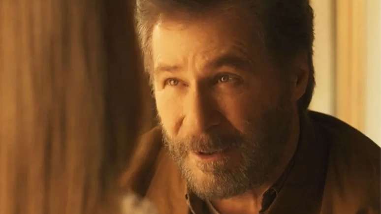 'Fuzuê': César recupera a memória e abandona vida degradante