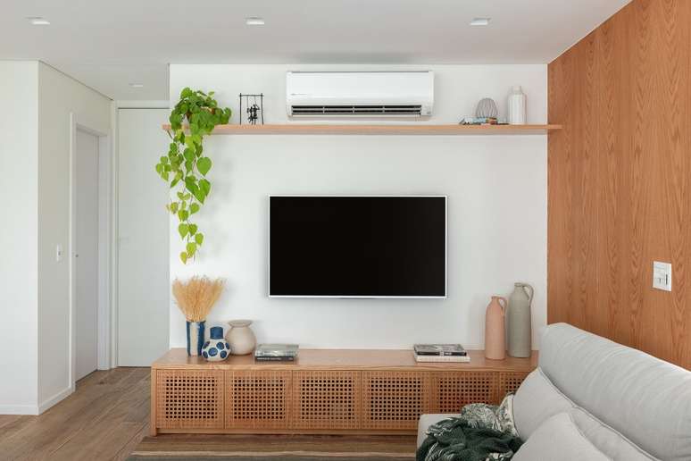 96 salas de TV para maratonar séries, filmes e relaxar