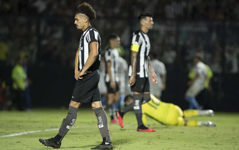 ANÁLISE: Como o Botafogo precisa se reforçar no mercado para a próxima ...