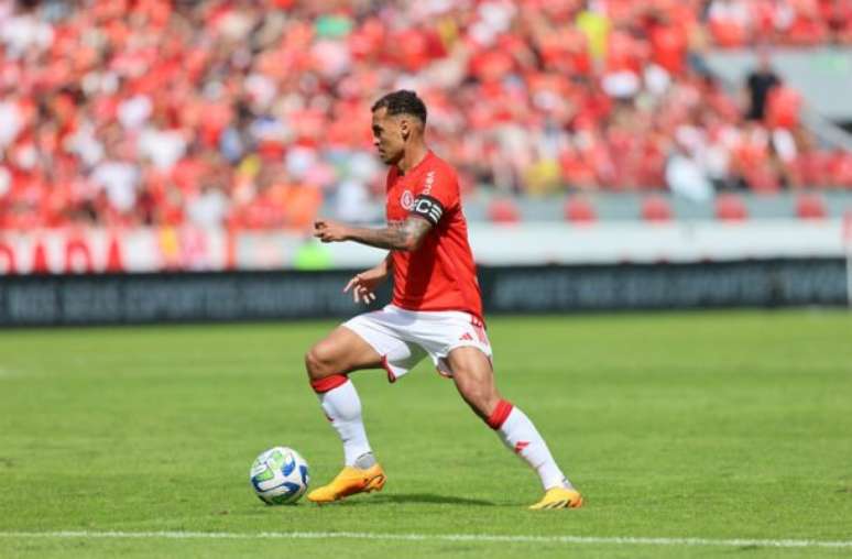 Internacional encaminha renovação contratual de Alan Patrick