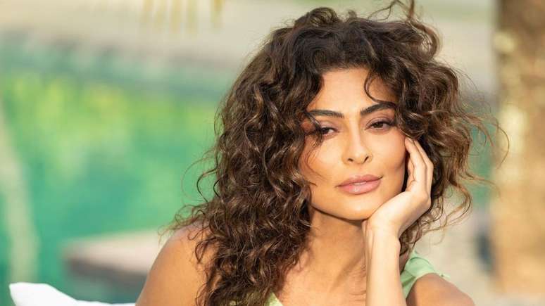 Juliana Paes Surge Caracterizada Como A Cafetina Jacutinga De Renascer