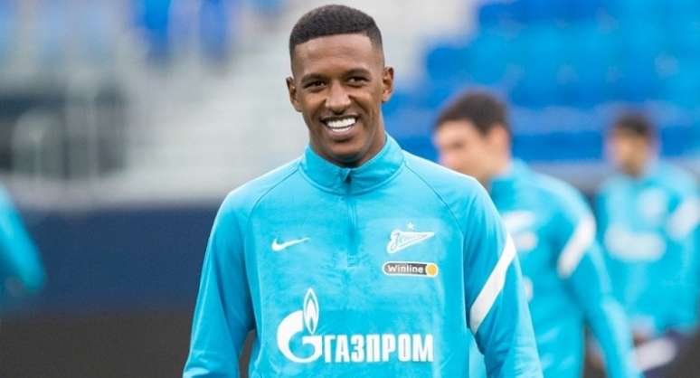 Inter negocia com zagueiro Robert Renan