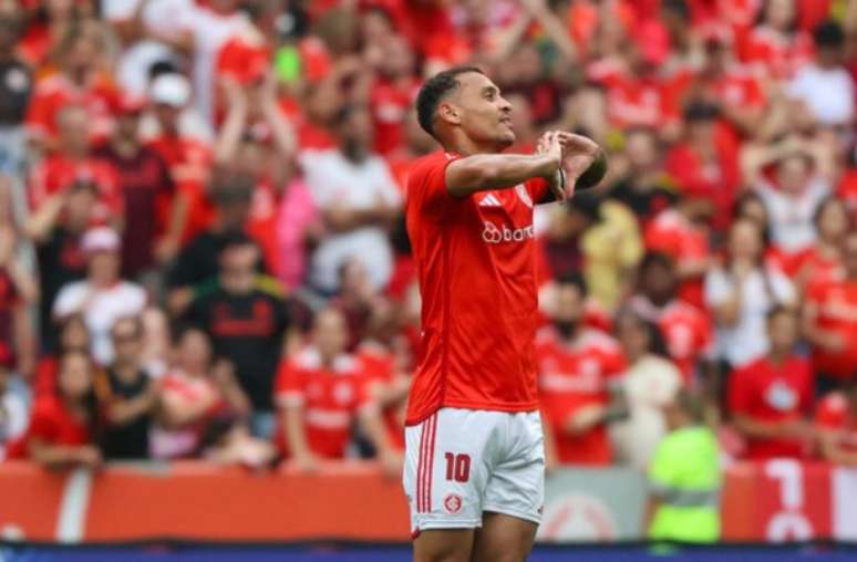 Internacional anuncia a renovação de contrato de Alan Patrick
