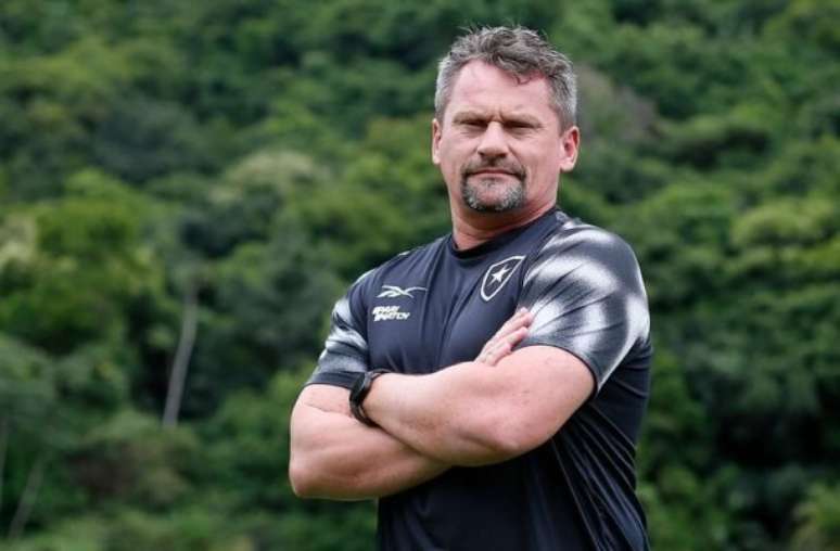 Botafogo inicia 2024 com novidade na comissão técnica