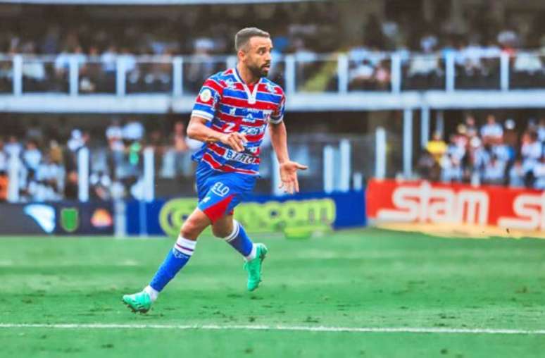 Bahia acerta a contratação do volante Caio Alexandre