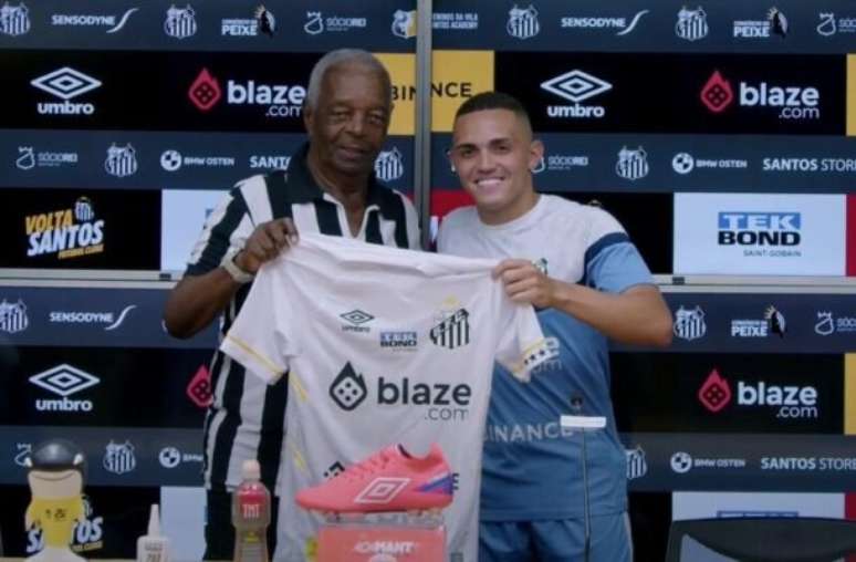 Marcelinho revela alegria do avô no acerto com o Santos: 'Começou a chorar'
