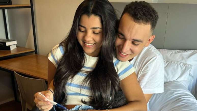 Mulher de João Gomes, Ary Mirelle, entra em trabalho de parto