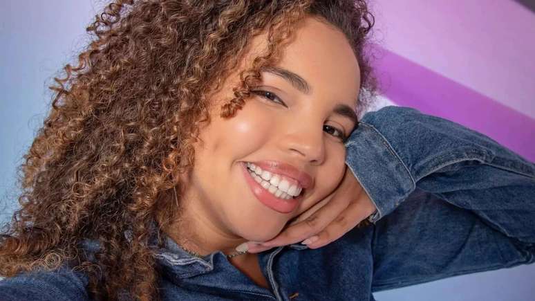 'BBB 24': Pitel ostenta beleza impecável e curvas esculturais ao surgir ...