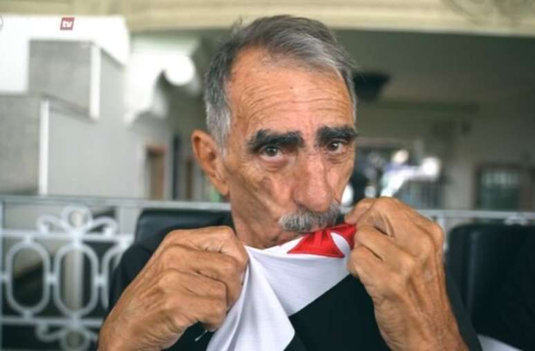 Conheça o Vovô Calil, senhor que viralizou na torcida do Vasco