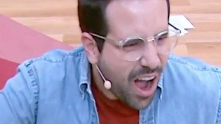 Apresentador do SBT é mordido ao vivo por porco e momento viraliza ...