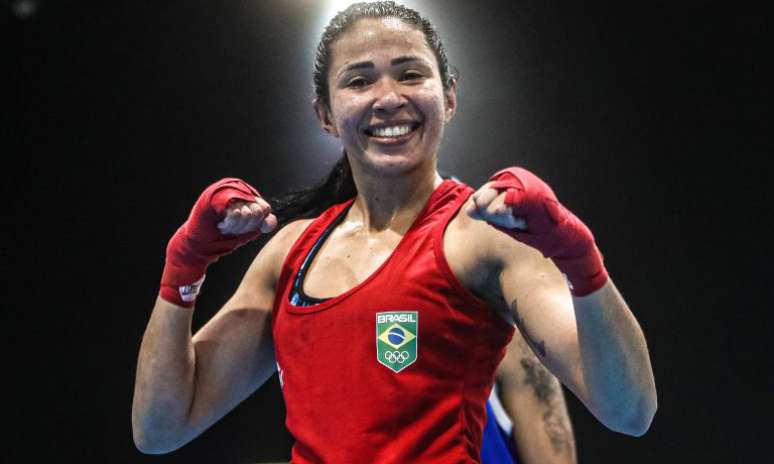 Caroline e Jucielen vencem na estreia do World Boxing Cup