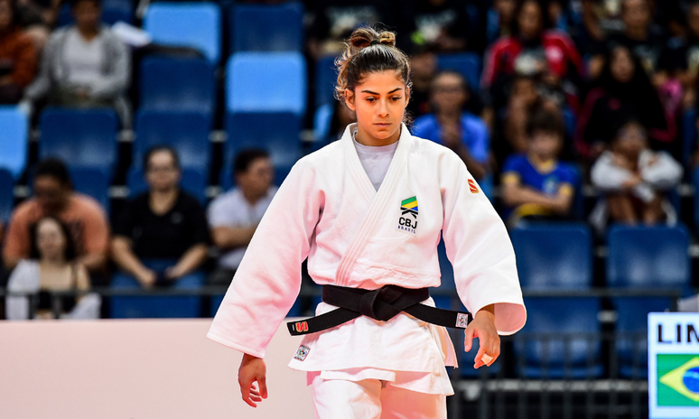 Amanda e Michel caem nas oitavas de Slam em Dushanbe