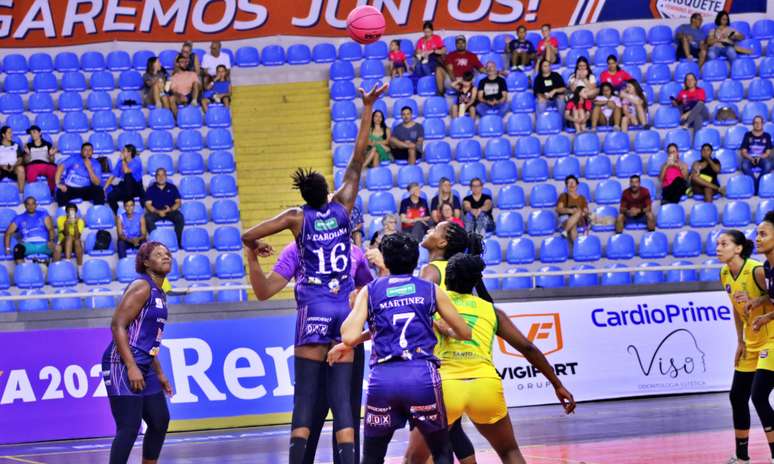 Sesi Araraquara vence na Sul-Americana e Blumenau pela LBF
