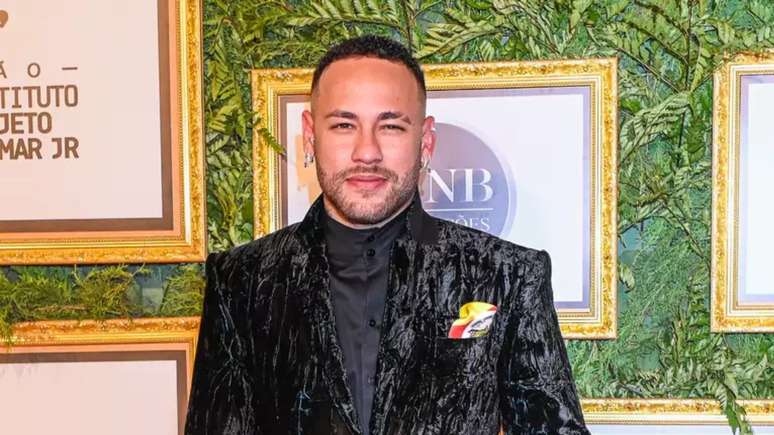 Veja quais foram os famosos mais bem vestidos do leilão de Neymar Jr!