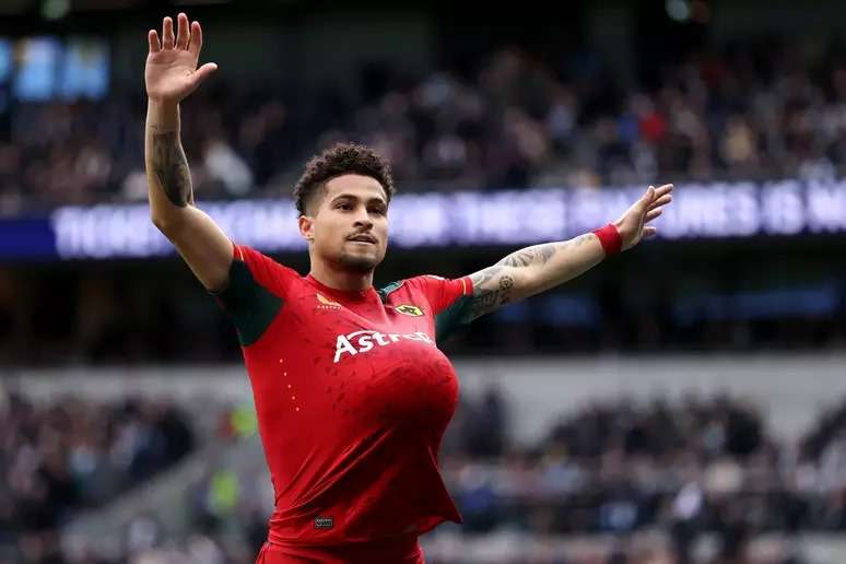 Em destaque no futebol inglês, João Gomes, do Wolverhampton, pode ...