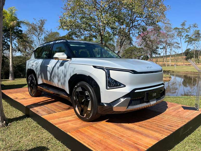 Kia mostra EV5 e EV9 no Brasil; veja quando chegam os SUVs