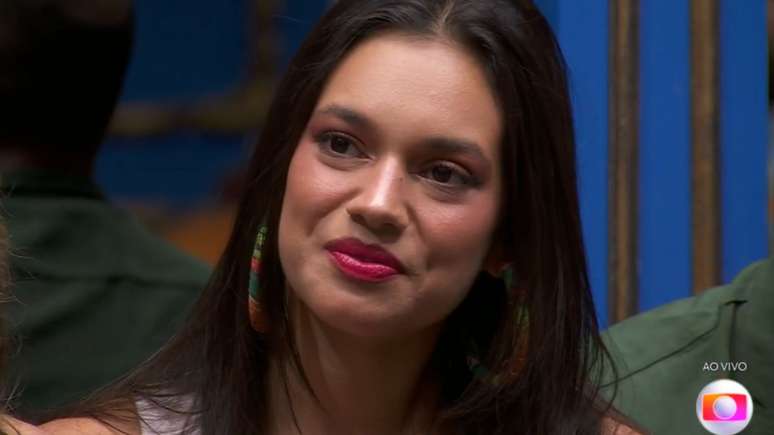 Ex-BBB Alane dispensa sutiã e esbanja beleza em look elegante: 'A mais ...