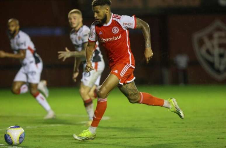 Wesley esbraveja com pênalti no último lance: 'Arranjado'