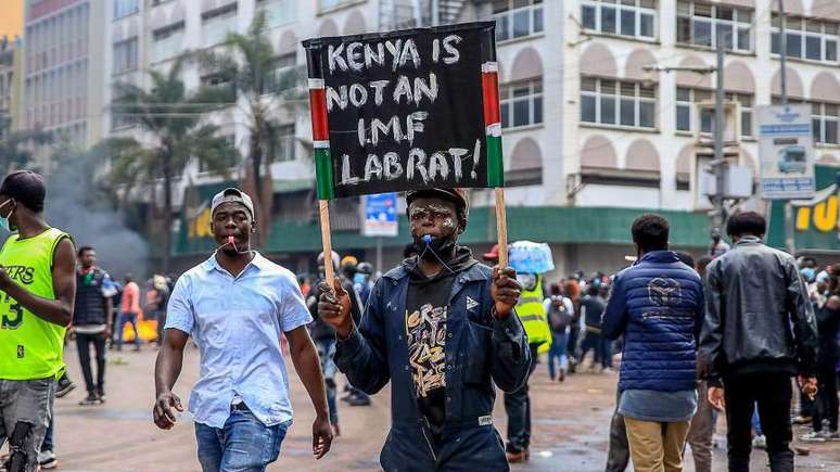 Protestos no Quênia: Como geração Z forçou presidente a recuar