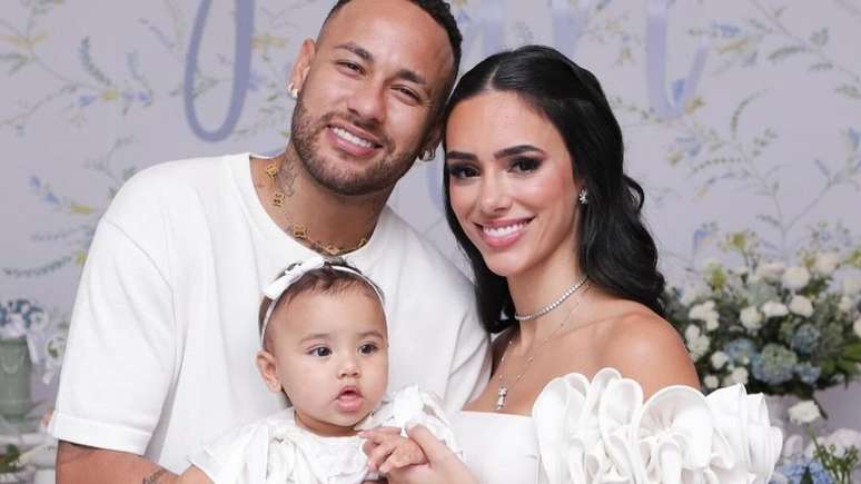 Bruna Biancardi mostra primeiros passos da filha com Neymar; veja vídeo