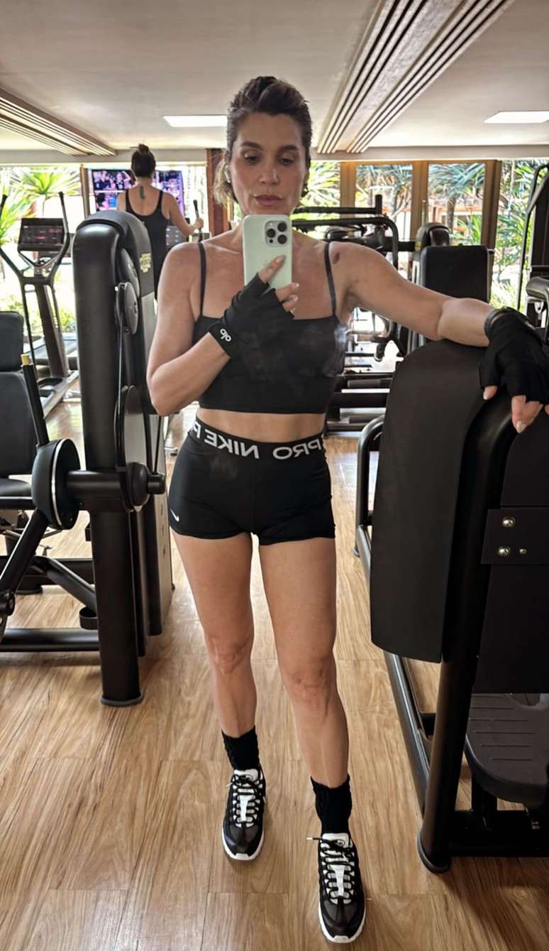 Aos 50 anos, Flávia Alessandra choca ao exibir beleza natural sem maquiagem; confira