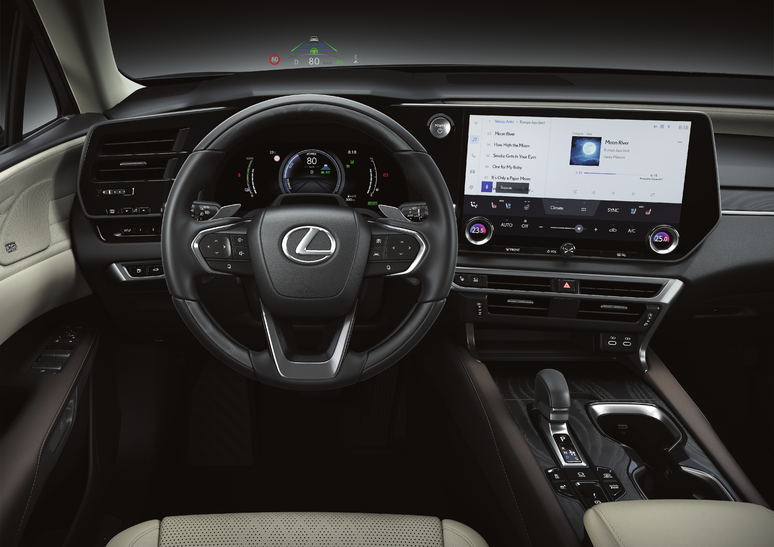 Novo Lexus RX 450h+ chega ao Brasil e faz 56 km no modo elétrico