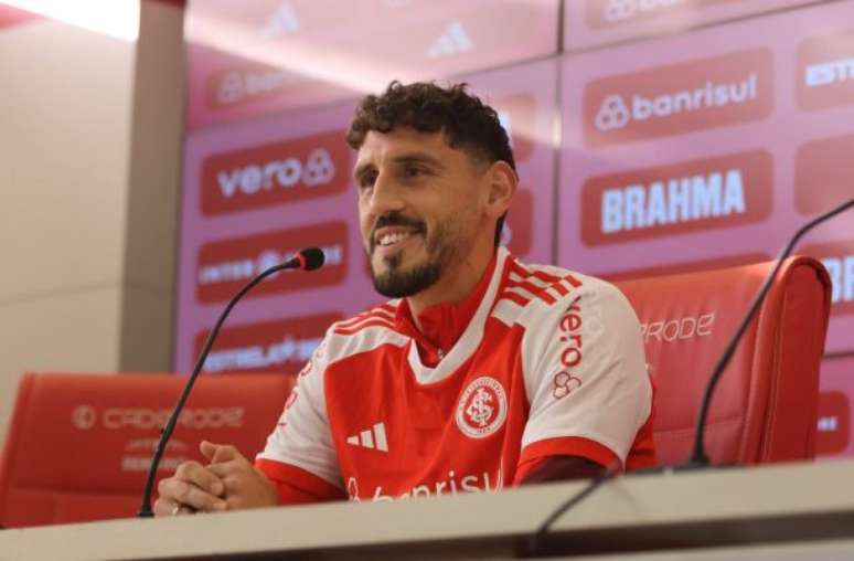 Rogel é apresentado no Inter e se coloca à disposição para pegar o ...