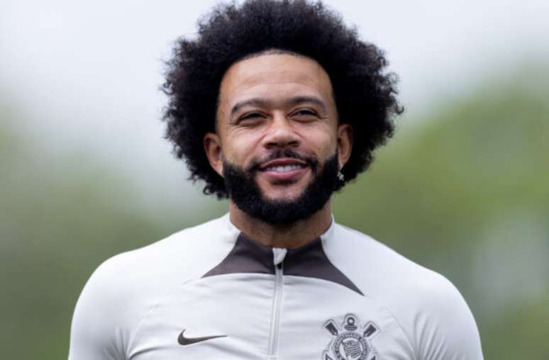 Depay mostra ânimo por primeiro Dérbi e vê 'clima quente' em Itaquera