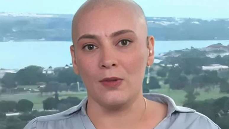 Com câncer, jornalista da CNN retorna ao trabalho e faz comovente ...