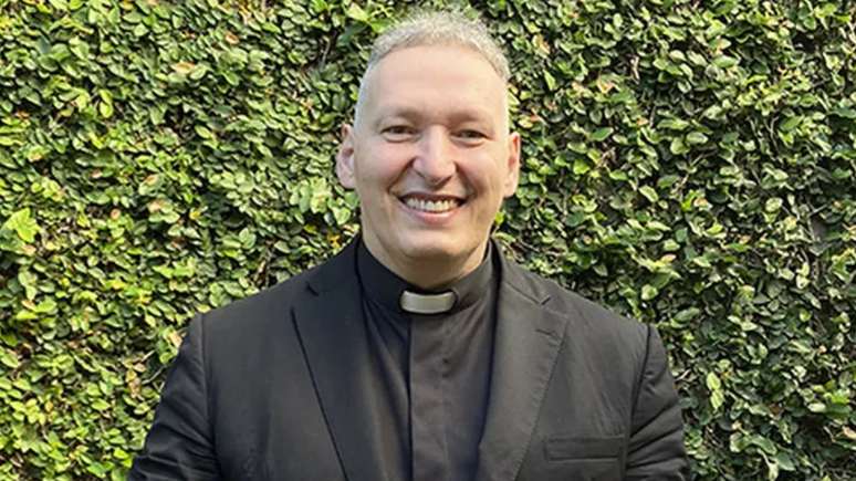 Chocante! Confira o antes e depois de Padre Marcelo Rossi após depressão