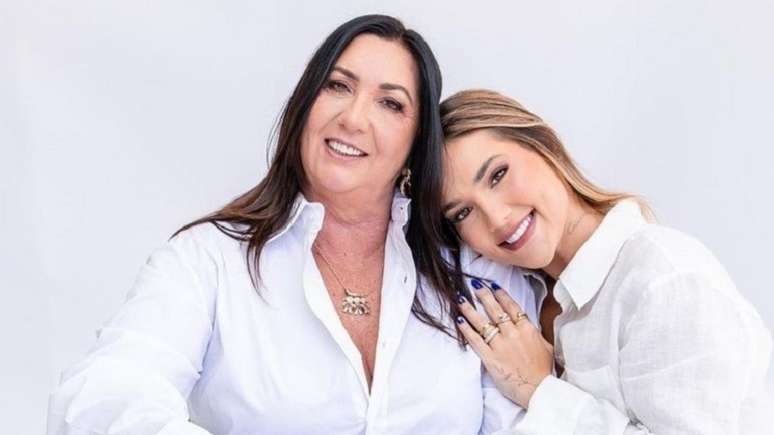 Assumiu o novinho! Mãe de Virginia Fonseca se declara para músico