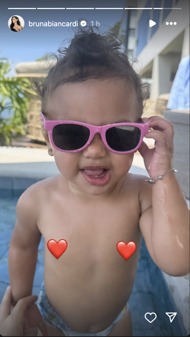 Bruna Biancardi impressiona ao mostrar estilo de Mavie em dia ensolarado na piscina