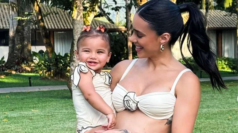 Bruna Biancardi impressiona ao mostrar estilo de Mavie em dia ensolarado na piscina