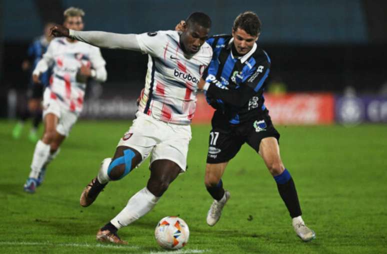 Grêmio persiste e San Lorenzo se mostra flexível pelo zagueiro Romaña