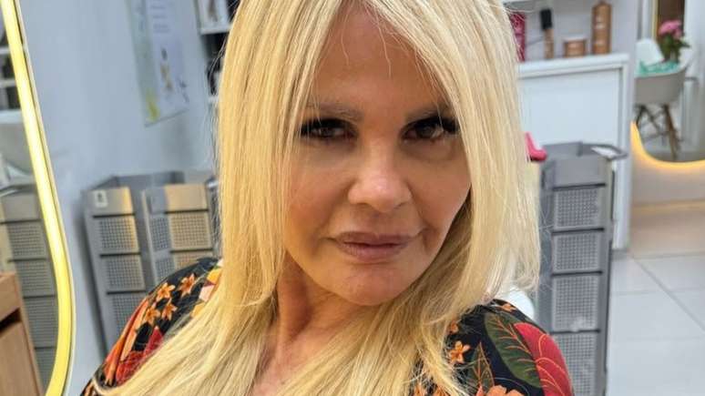 Casada com mulher! Monique Evans abre o jogo sobre vida sexual após os 60 anos