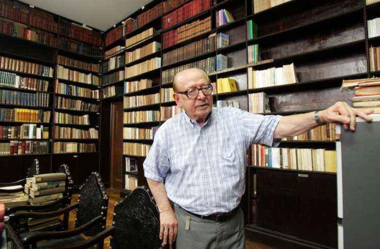 Evanildo Bechara, gramático e membro da ABL, morre aos 97 anos