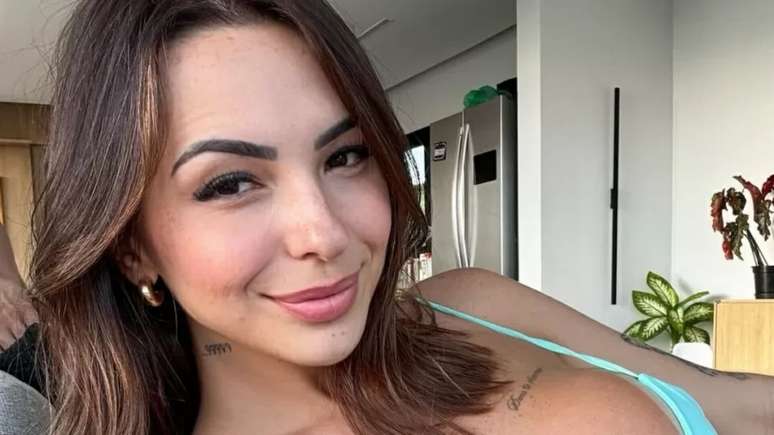 Quem é? 'Mulher fitness perfeita' vende suor engarrafado; saiba o valor