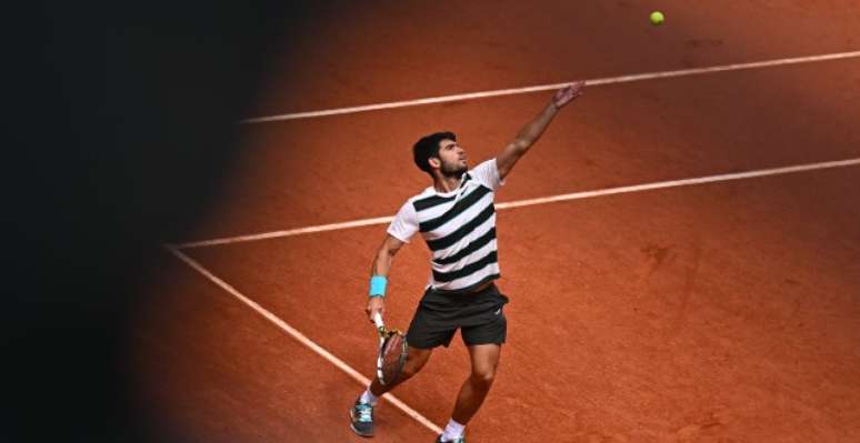 Alcaraz vence Sinner em batalha histórica e conquista o bicampeonato em Roland Garros