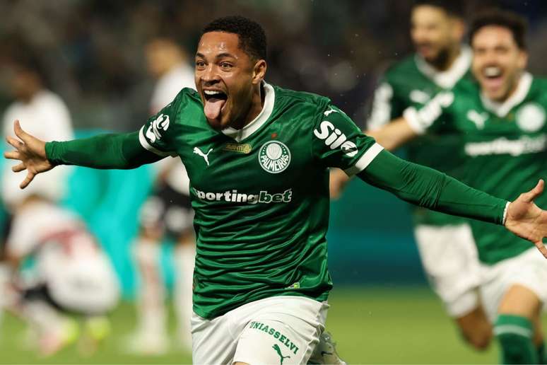 A declaração de Deco, do Barcelona, direcionada a Vitor Roque, do Palmeiras