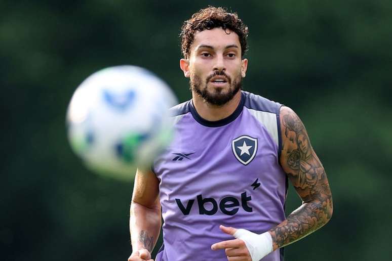 A declaração de Alex Telles, do Botafogo, sobre os clubes brasileiros ...