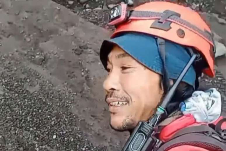 'Só por Deus não morremos', diz alpinista que resgatou Juliana Marins