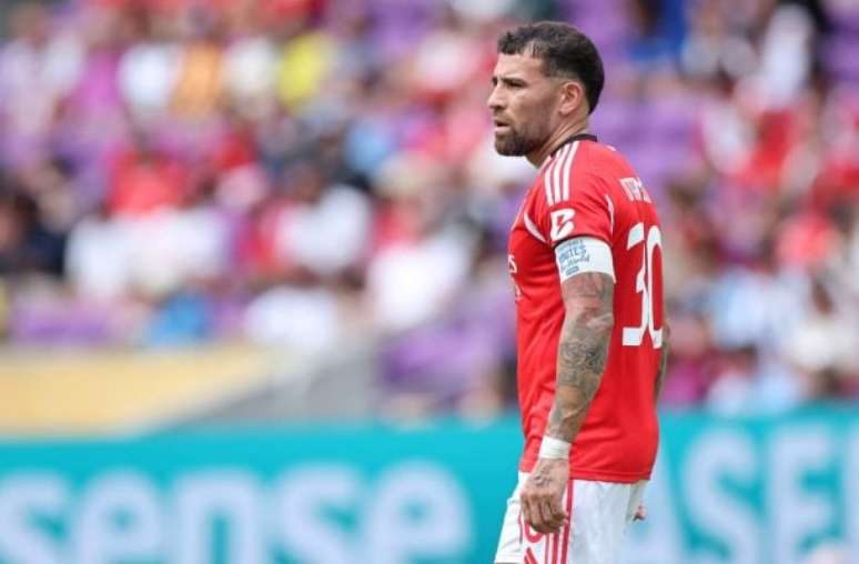 Benfica renova com Otamendi às vésperas do mata-mata do Mundial