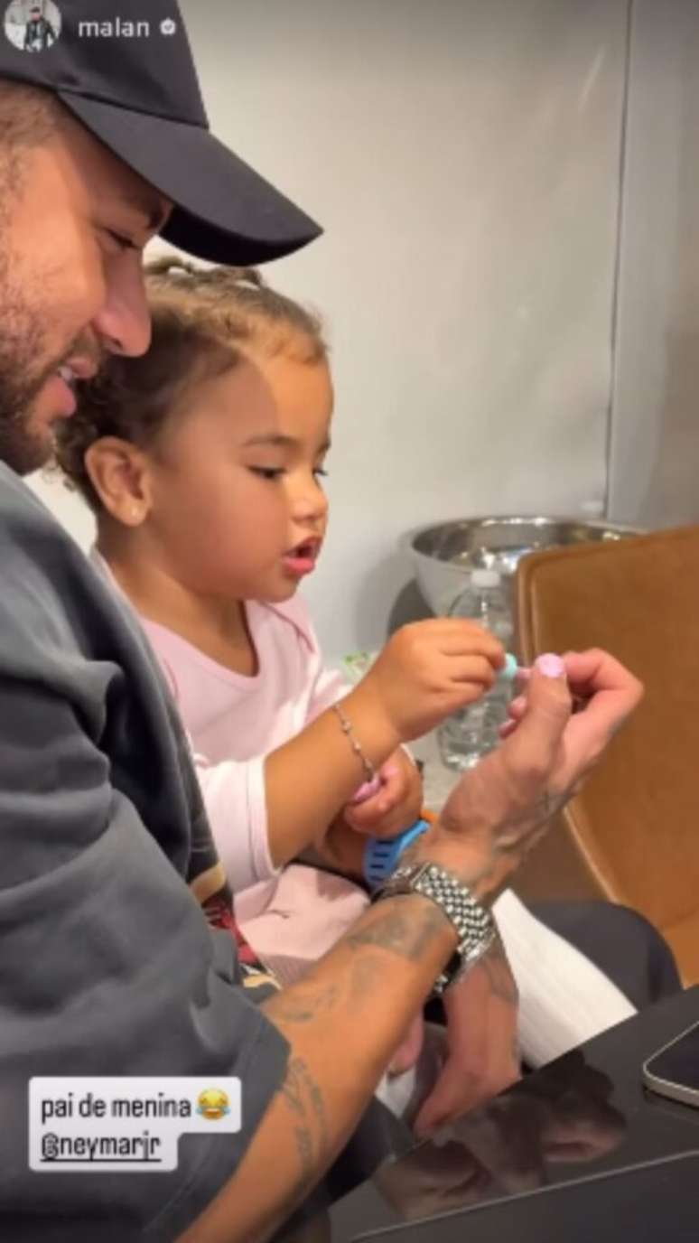 Em momento fofo, Neymar mostra lado paizão com Mavie