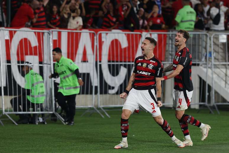 Wallace Yan incendeia, Flamengo derrota o Atlético-MG e volta à ...