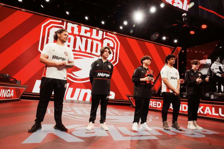 LTA Cross Conference: RED Canids vence Shopify Rebellion e sonha com ...