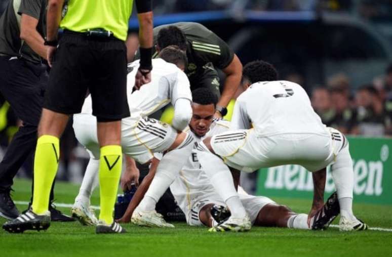 Alexander-Arnold se lesiona e desfalca o Real Madrid por até dois meses